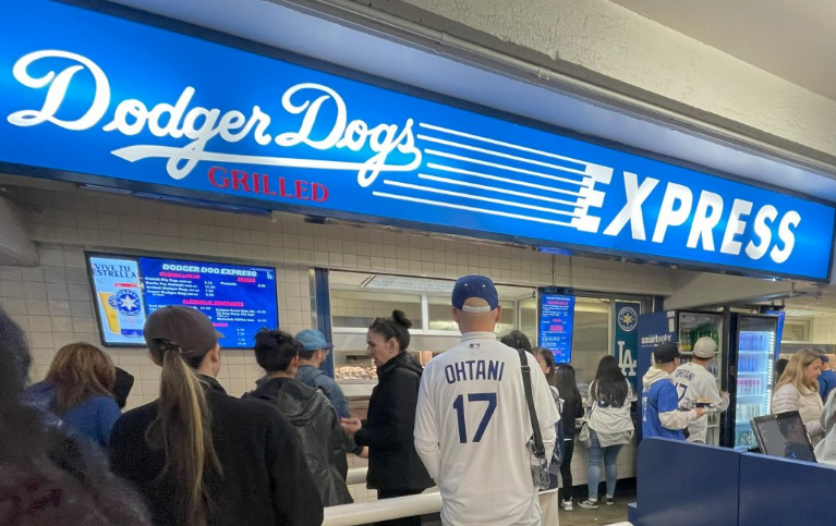 【ドジャースタジアム】食べ物の値段はいくら？大谷翔平効果で話題の和食メニューも一緒に紹介！ | Sports Trend Radar